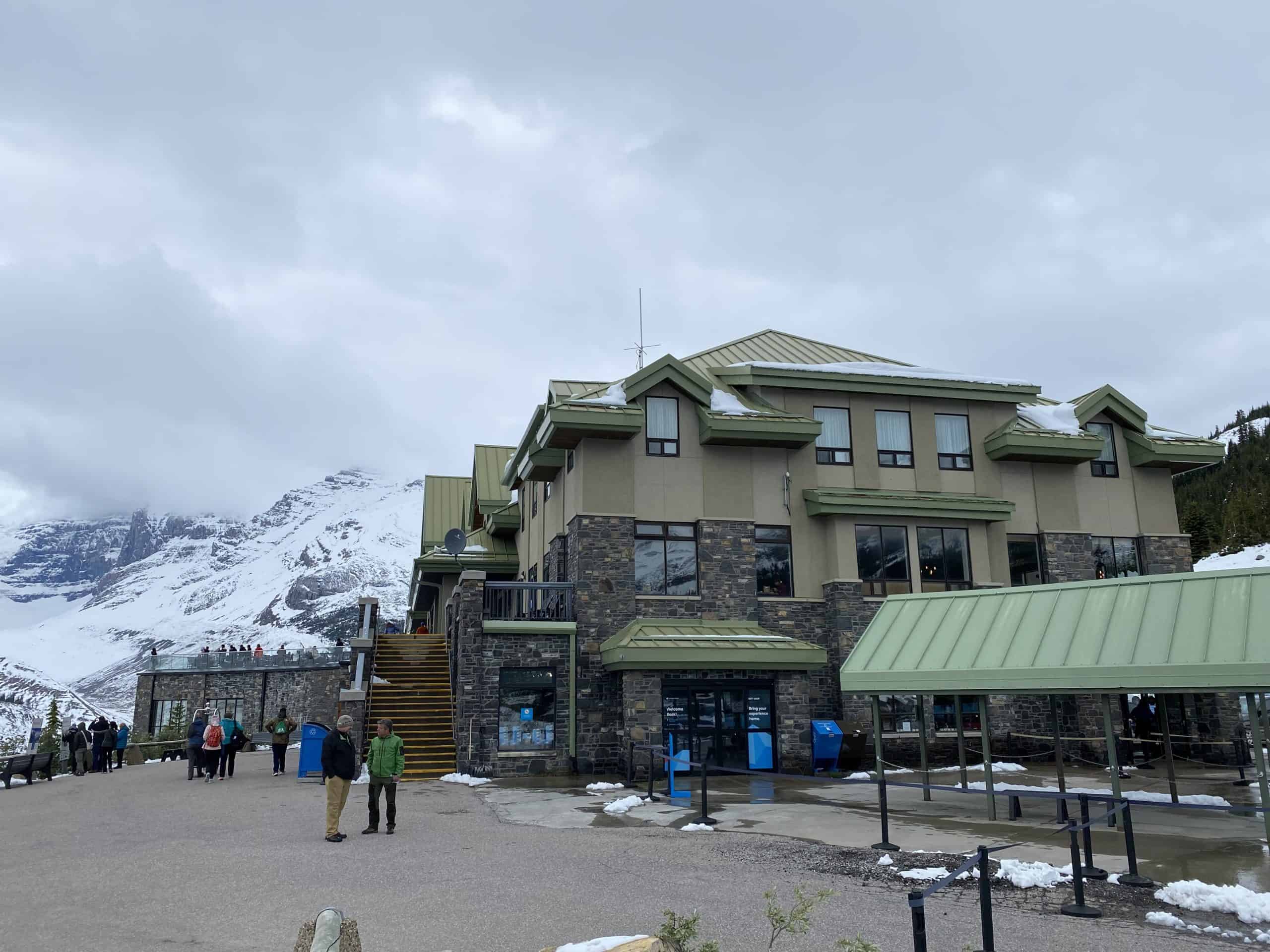 An Unforgettable Stay at Glacier View Lodge on the Icefields Parkway ...