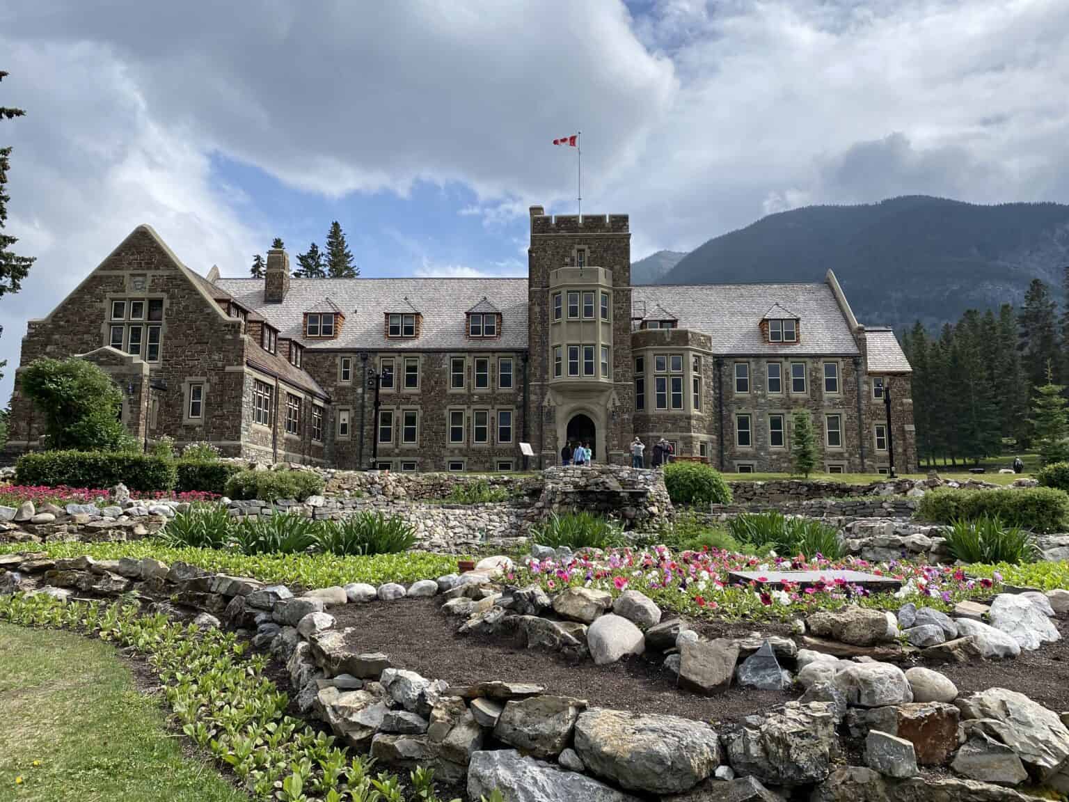 Banff to Jasper Road Trip: A 6 Day Tour of the Beautiful Canadian ...