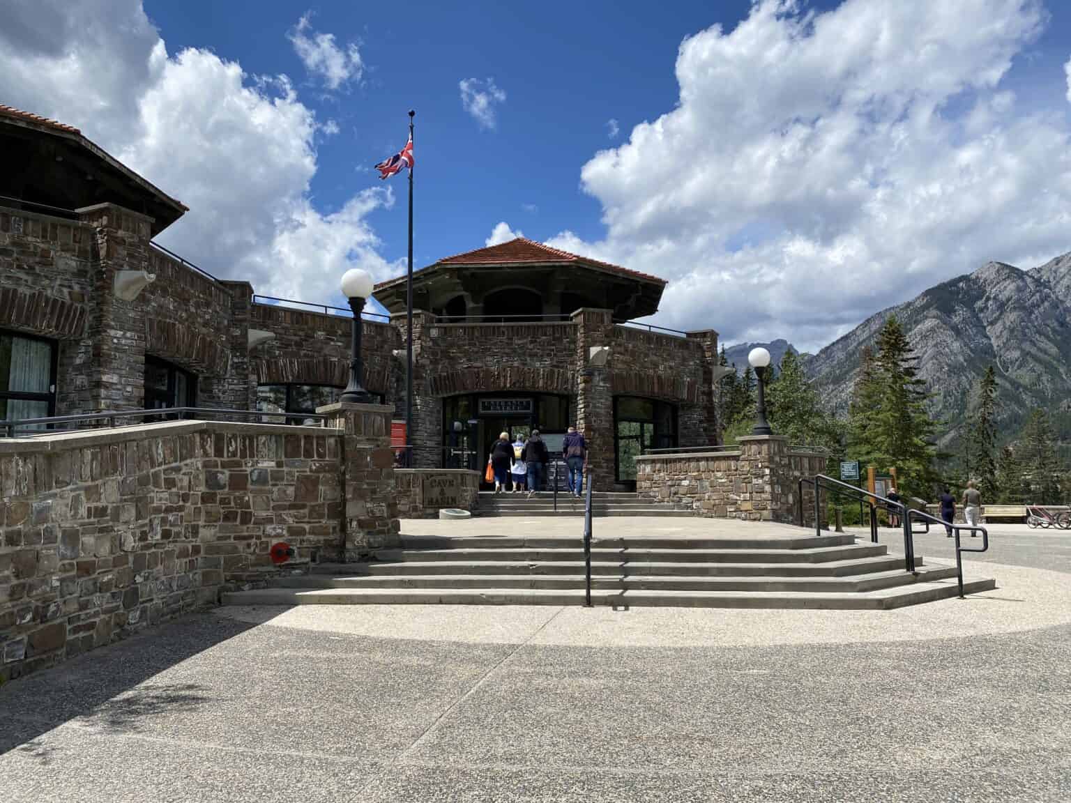Banff to Jasper Road Trip: A 6 Day Tour of the Beautiful Canadian ...