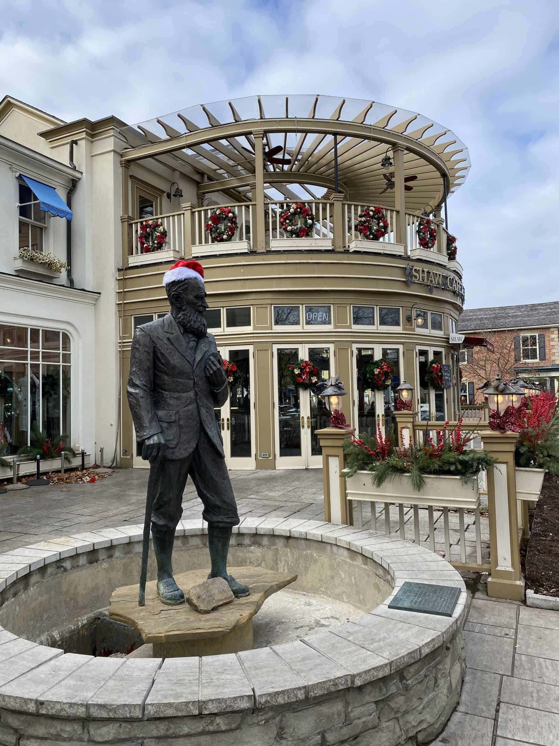 Visiting Festive Niagara-on-the-Lake in the Christmas Season - Gone ...