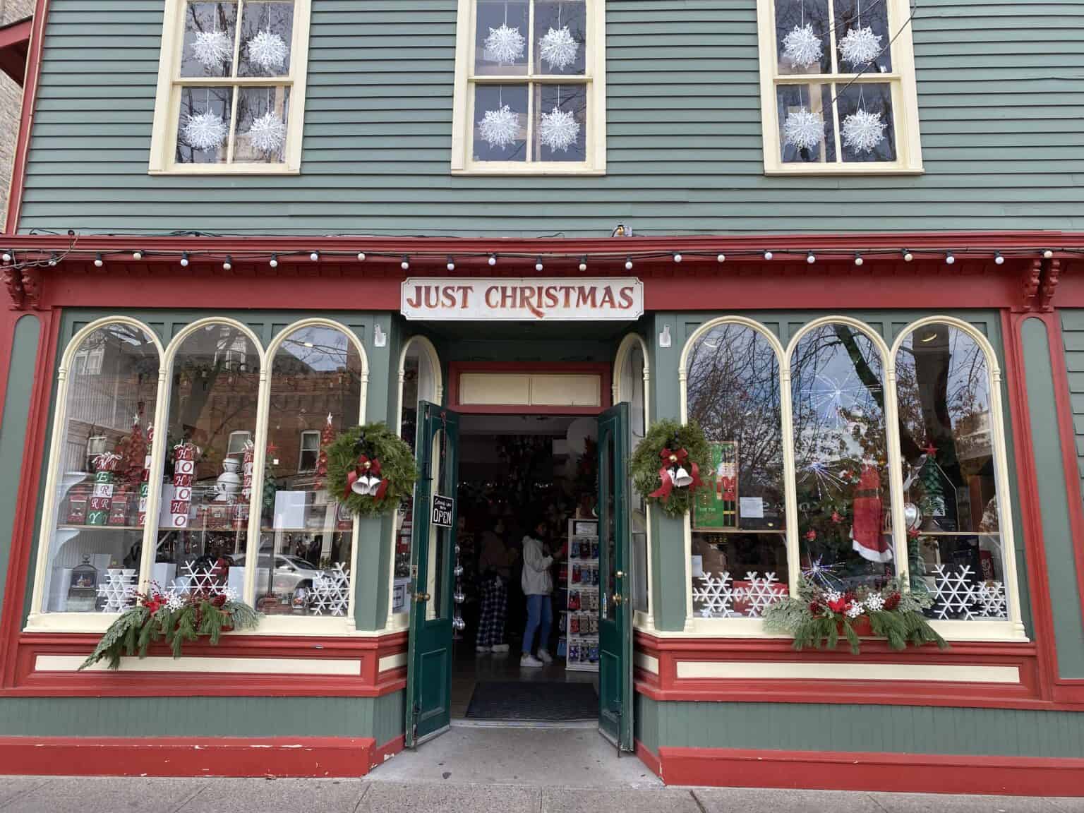 Visiting Festive Niagara-on-the-Lake in the Christmas Season - Gone ...